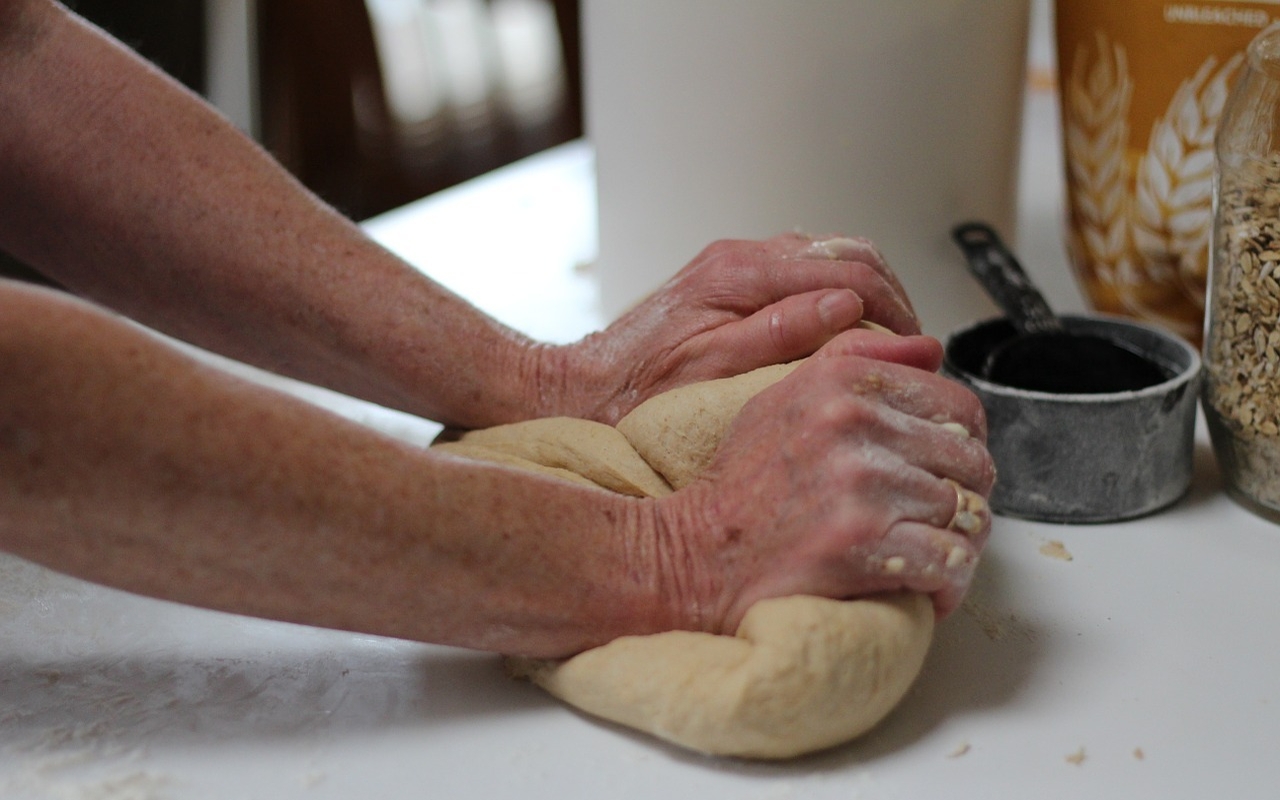 Brooddeeg maken - recept van Korenmolen De Leeuw Aalsmeer